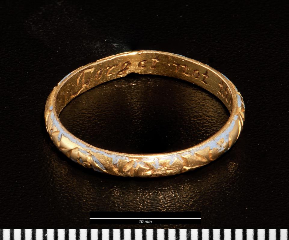Post-Medieval gold finger ring - Collections Online | Museum Wales