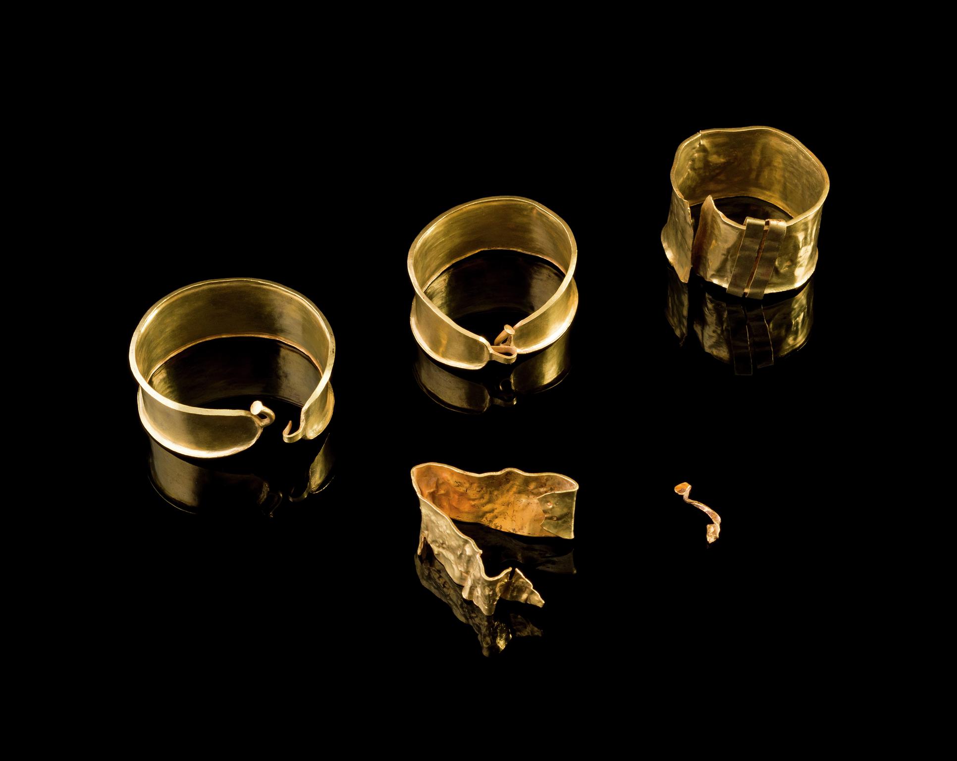 Bronze Age gold jewellery fragment - Collections Online | Museum Wales