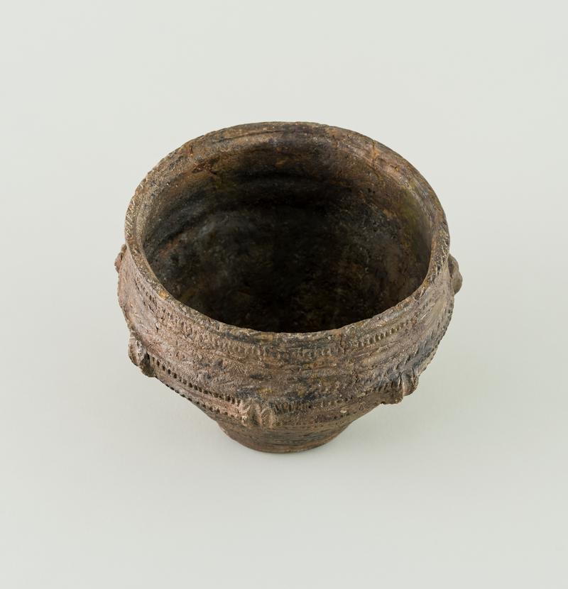 Early Bronze Age pottery food vessel - Collections Online | Museum Wales