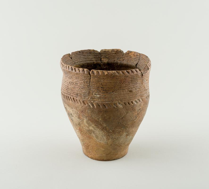 Early Bronze Age pottery food vessel - Collections Online | Museum Wales