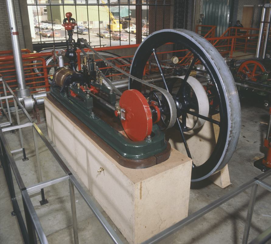 Horizontal single cylinder steam engine - Collections Online | Museum Wales